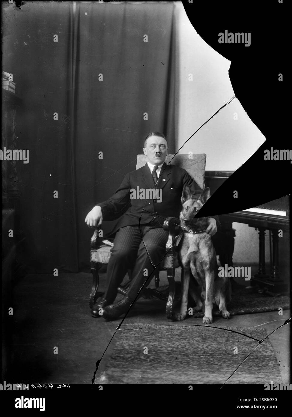 Hitler Conduciendo Un Hitler In Film Hi Res Stock Photography And