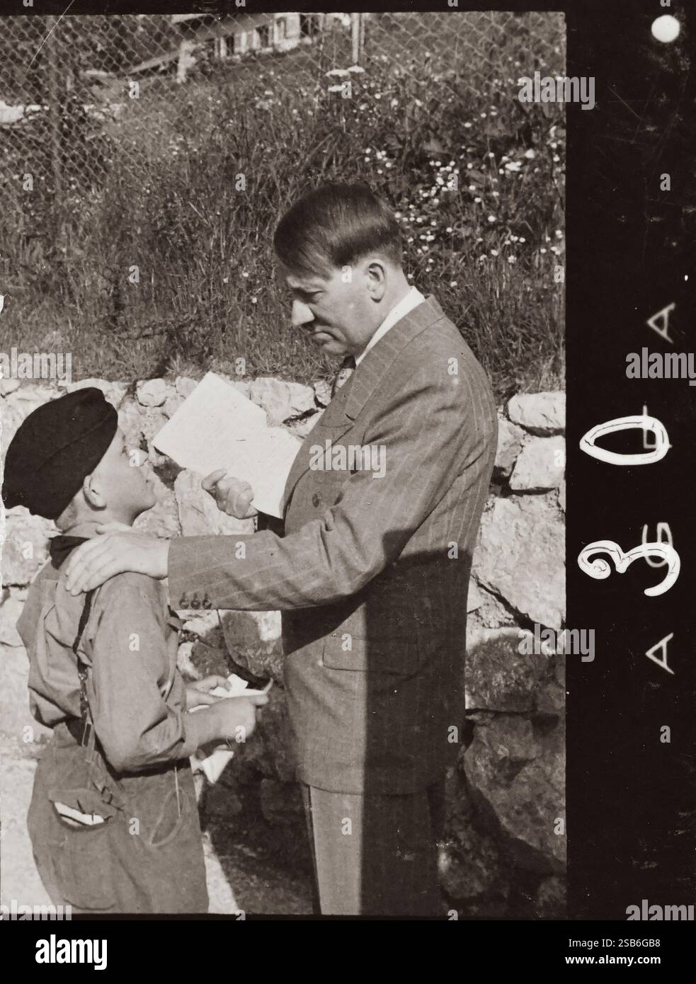 Nazi leader Adolf Hitler with school children Stock Photo - Alamy