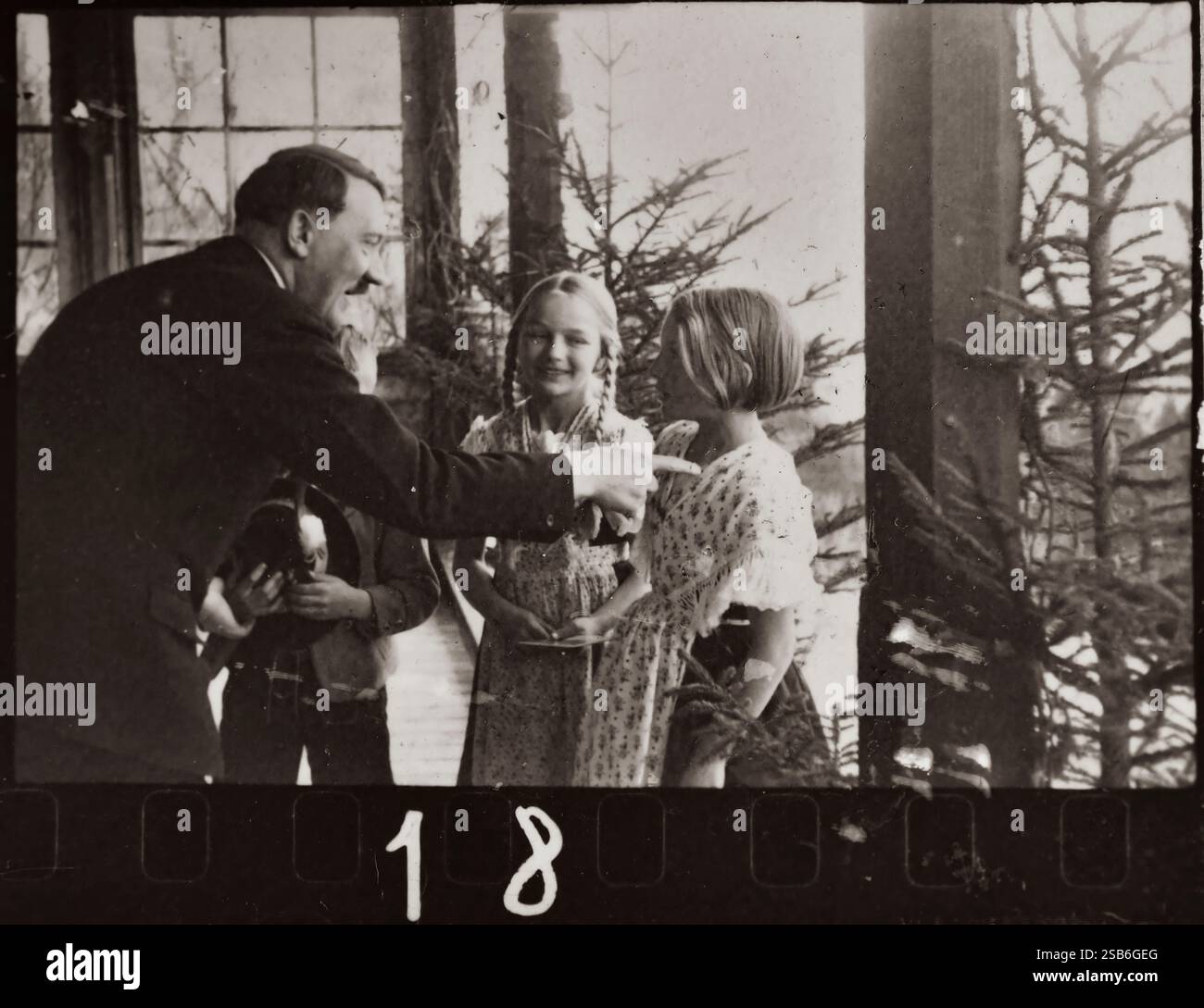 Nazi leader Adolf Hitler with school children Stock Photo - Alamy