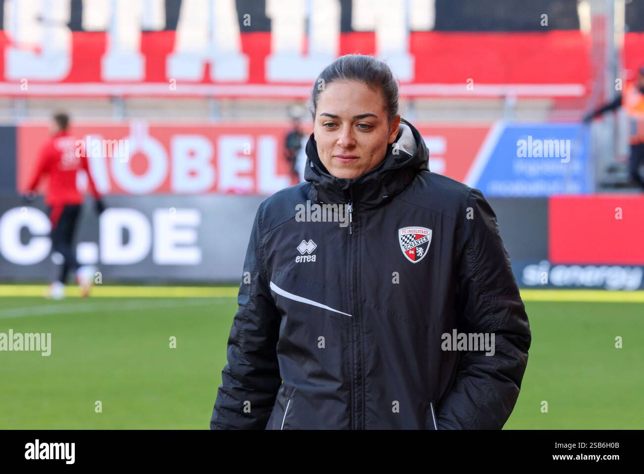 Cheftrainerin Sabrina Wittmann (FC Ingolstadt 04) beim Spiel FC ...
