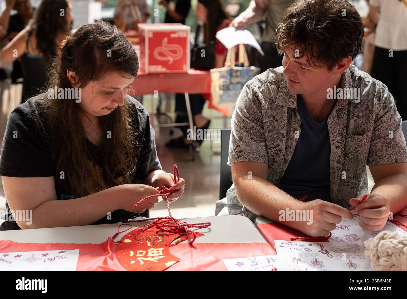 (250201) -- WELLINGTON, Feb. 1, 2025 (Xinhua) -- Local residents learn to make decorative ...