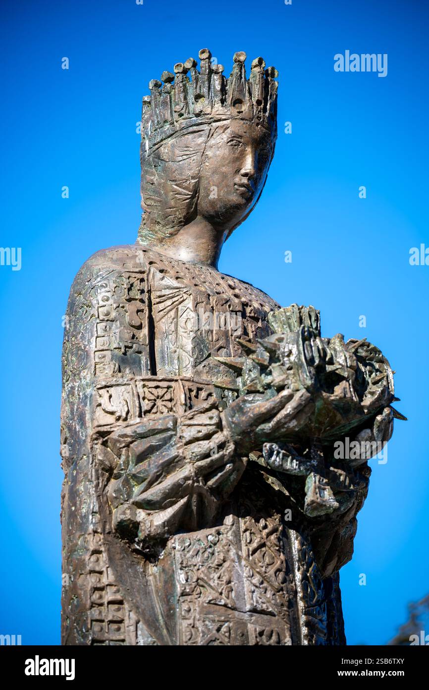 Queen isabella statue dc hi-res stock photography and images - Alamy