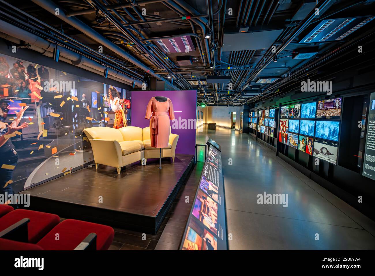The oprah winfrey show audience hi-res stock photography and images - Alamy