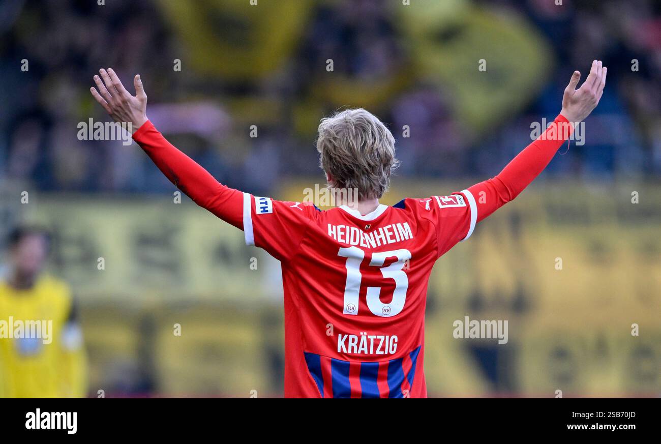 Heidenheim, Deutschland. 01st Feb, 2025. Frans Kraetzig 1. FC Heidenheim 1846 FCH (13) Gestik ...