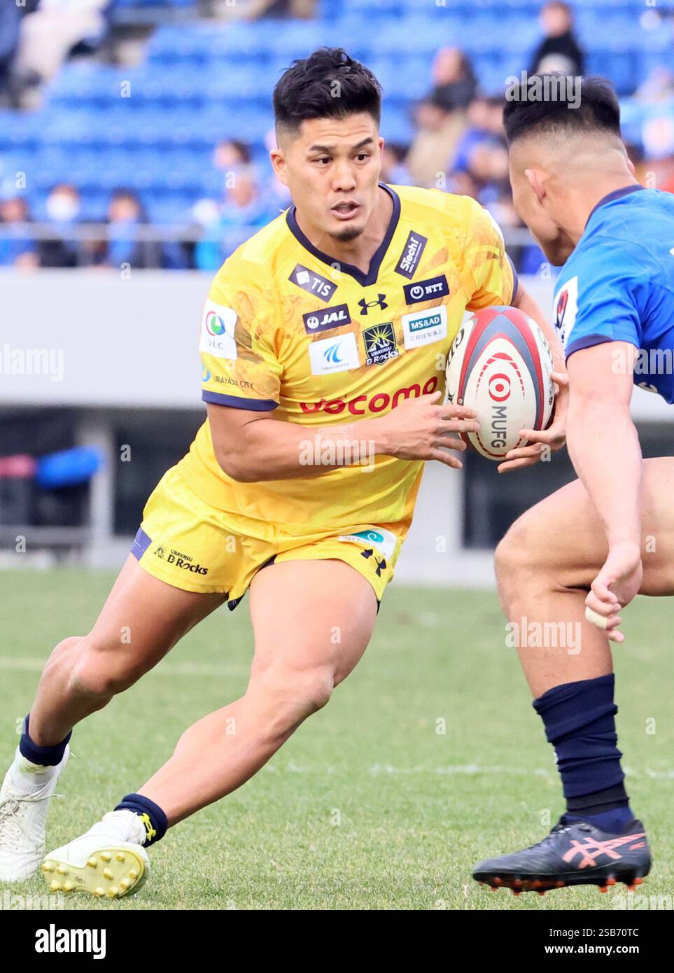 Kumagaya, Japan. 1st Feb, 2025. Urayasu D-Rocks fly half Hikaru Tamura ...