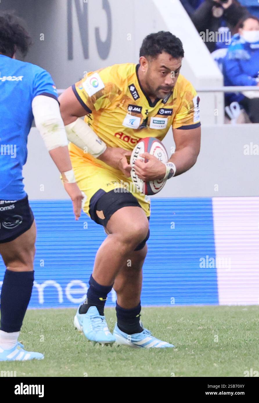 Kumagaya, Japan. 1st Feb, 2025. Urayasu D-Rocks lock Uwe Helu carries ...