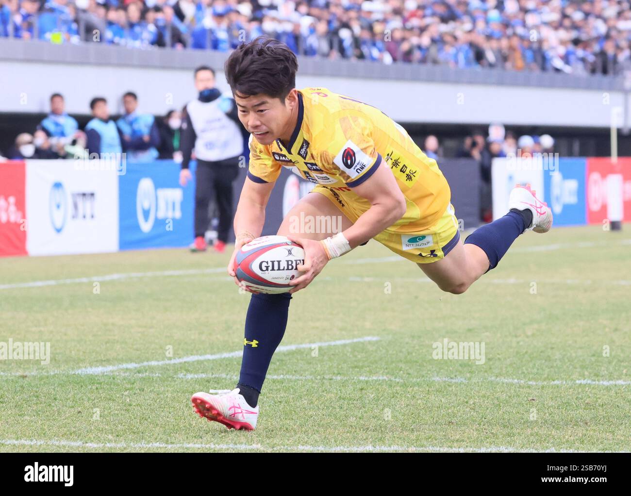 Kumagaya, Japan. 1st Feb, 2025. Urayasu D-Rocks wing Kai Ishii carries ...