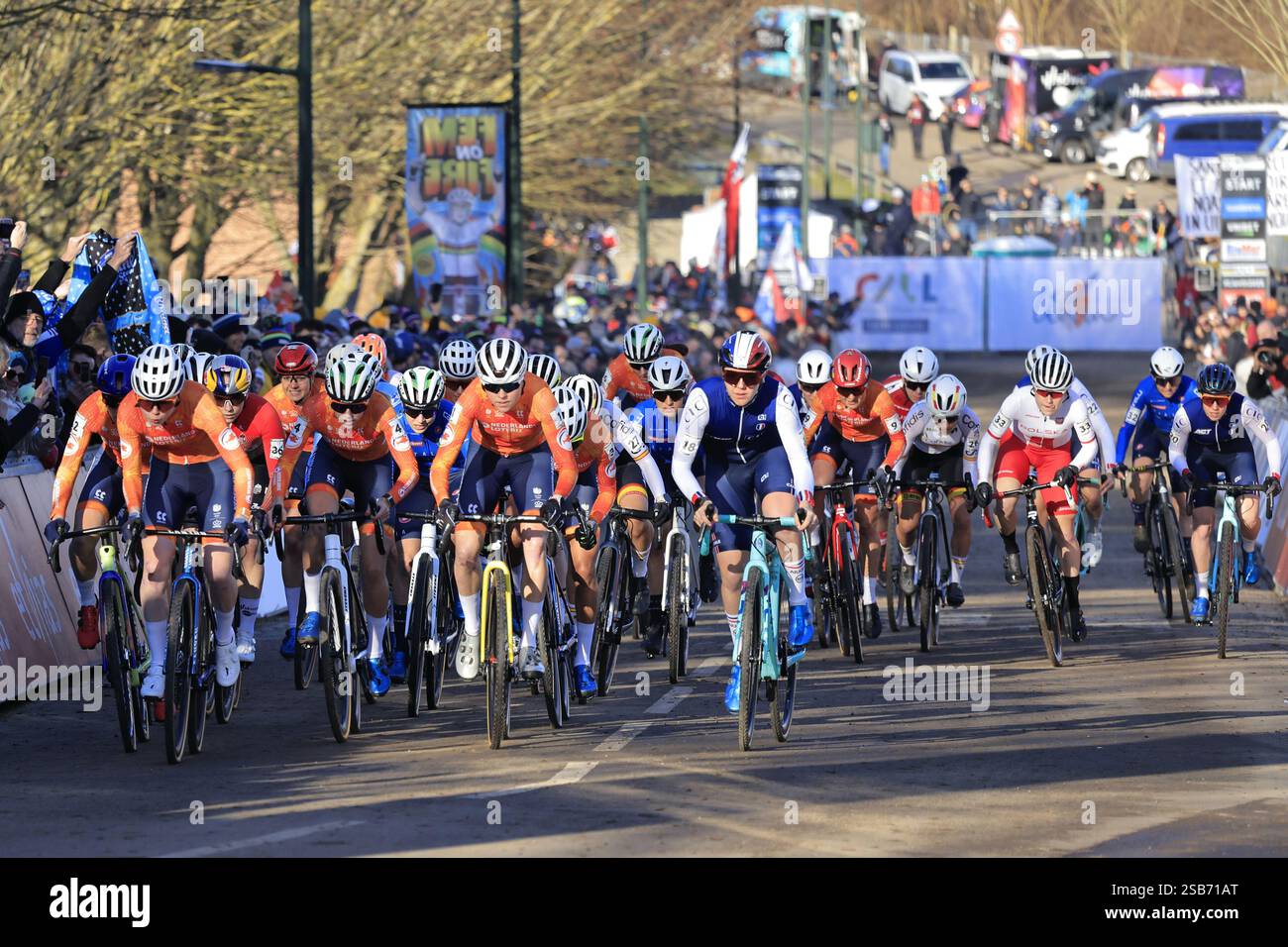 2025 ciclo-cross world championships - Lievin, France - Women's race ...