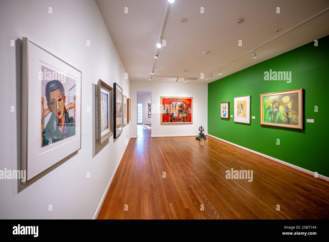 Avant garde modernist architecture hi-res stock photography and images ...
