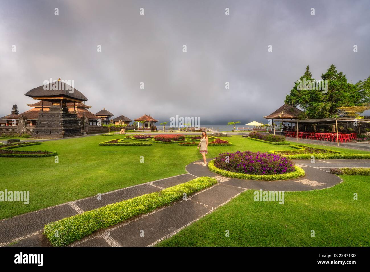 Bali, Indonesia, 4 Oct 2024 This stunning Ulun Danu Beratan Temple ...
