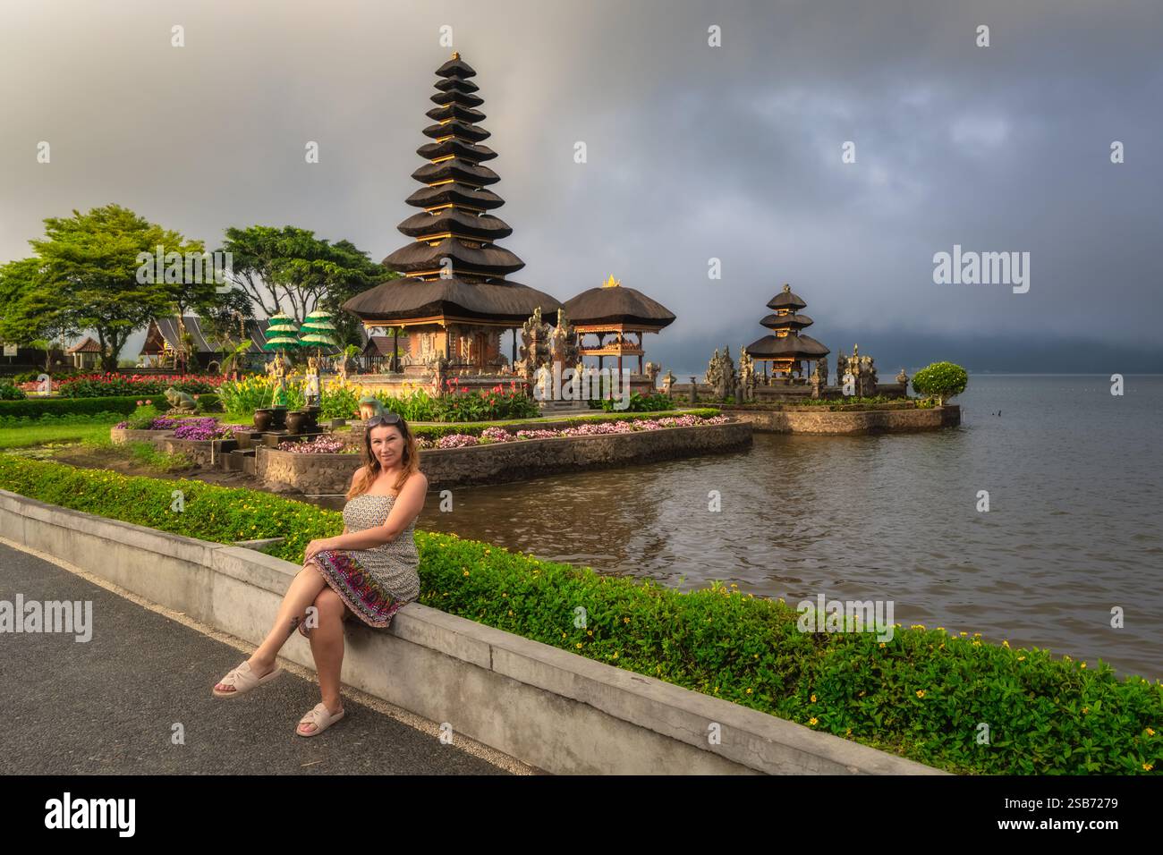 Bali, Indonesia, 4 Oct 2024 A beautifully Balinese Ulun Danu Beratan ...