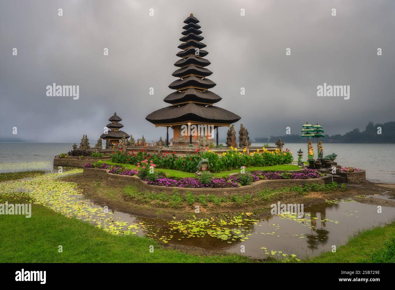 Bali, Indonesia, 4 Oct 2024 Stunning Ulun Danu Beratan Temple situated ...
