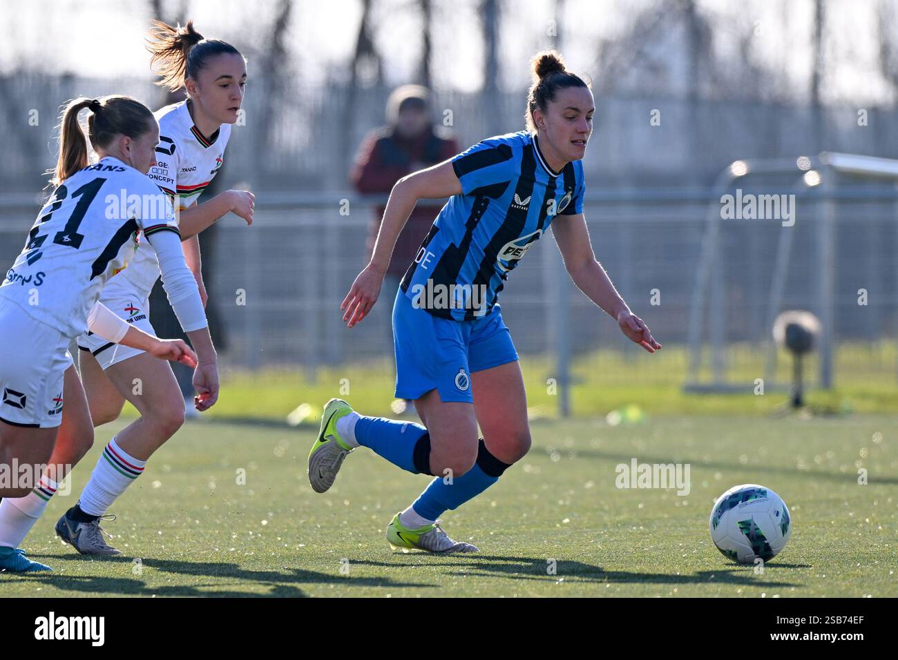 Aalter, Belgium. 01st Feb, 2025. Zenia Mertens (6) of OHL pictured defending on Chloe Vande ...