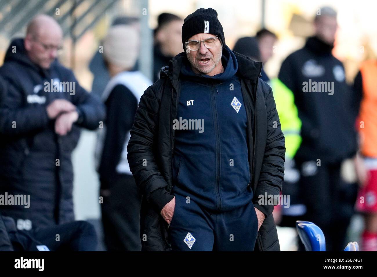 Mannheim, Deutschland. 01st Feb, 2025. Bernhard Trares (Trainer ...