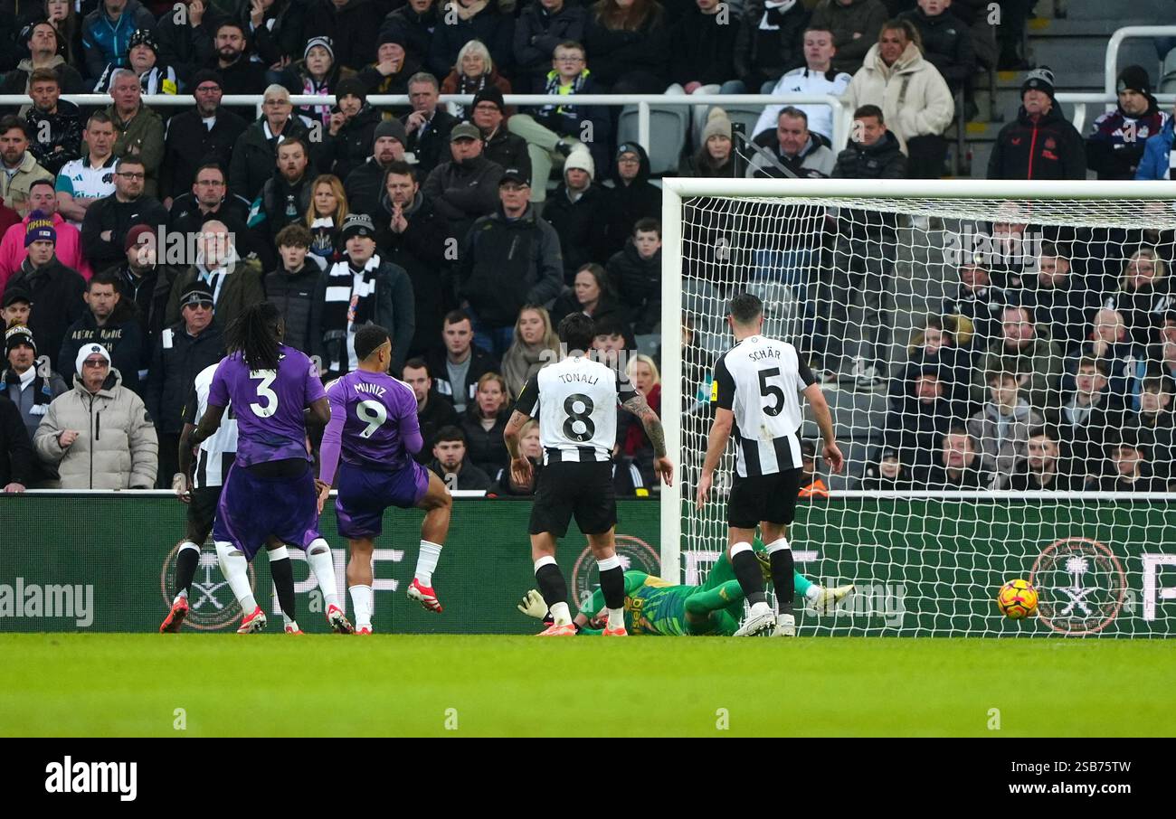 Fulham's Rodrigo Muniz scores their side's second goal of the game ...