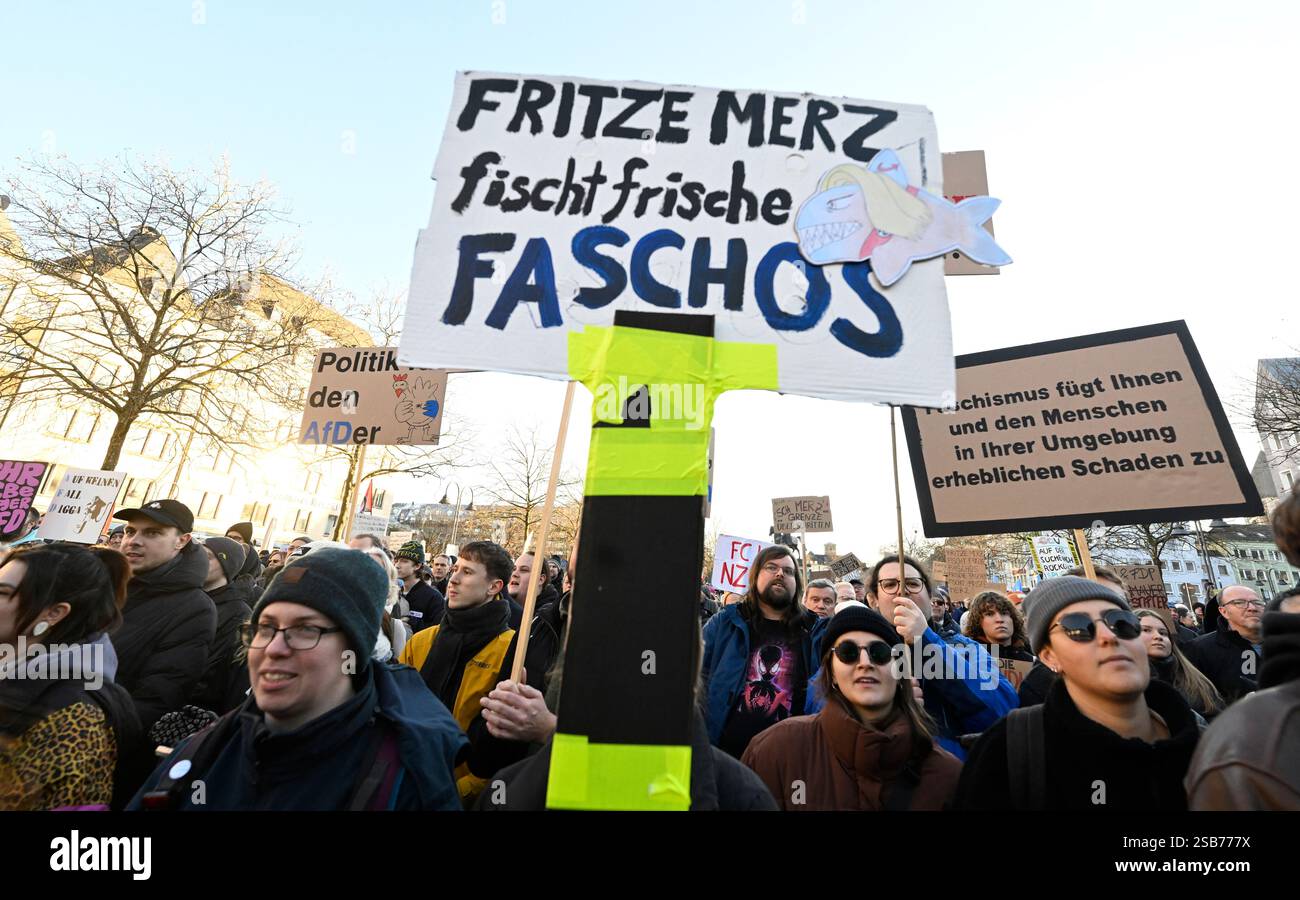 01 February 2025, North Rhine-Westphalia, Kön: Demonstrators protest ...