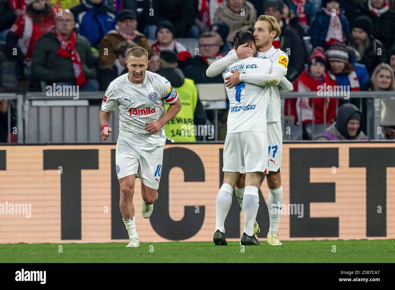 Muenchen, Deutschland. 01st Feb, 2025. Lewis Holtby (Holstein Kiel, #10 ...