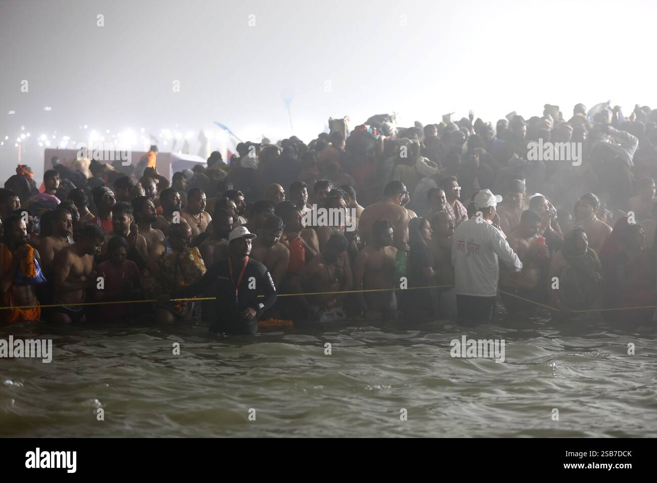 Holymen and others take holy dip on the occasion of Makar Sankranti ...