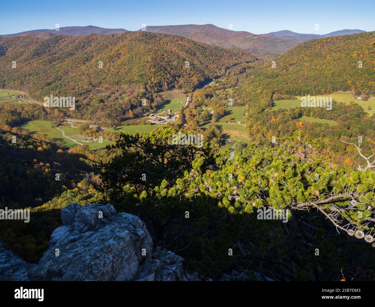 A breathtaking view from the summit of Seneca Rocks, West Virginia ...