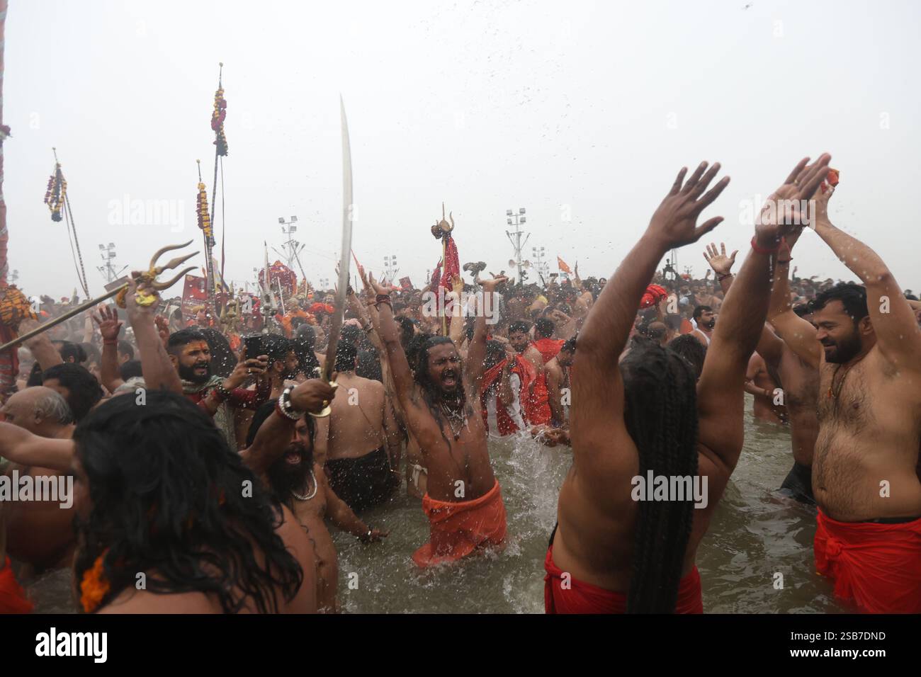 Holymen and others take holy dip on the occasion of Makar Sankranti ...