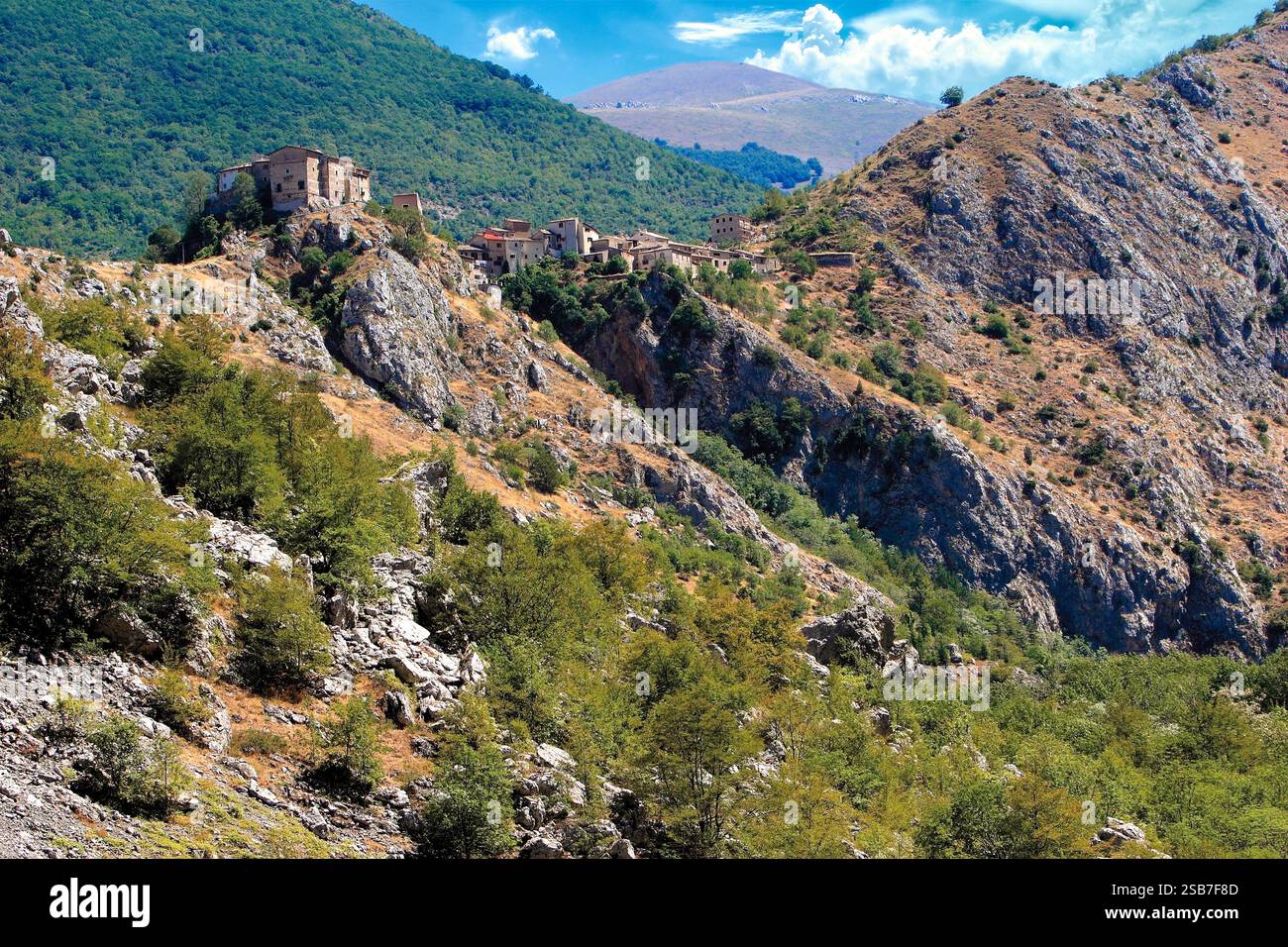 Italy Abruzzo Anversa degli Abruzzi Gole del Sagittario - Castle Stock ...