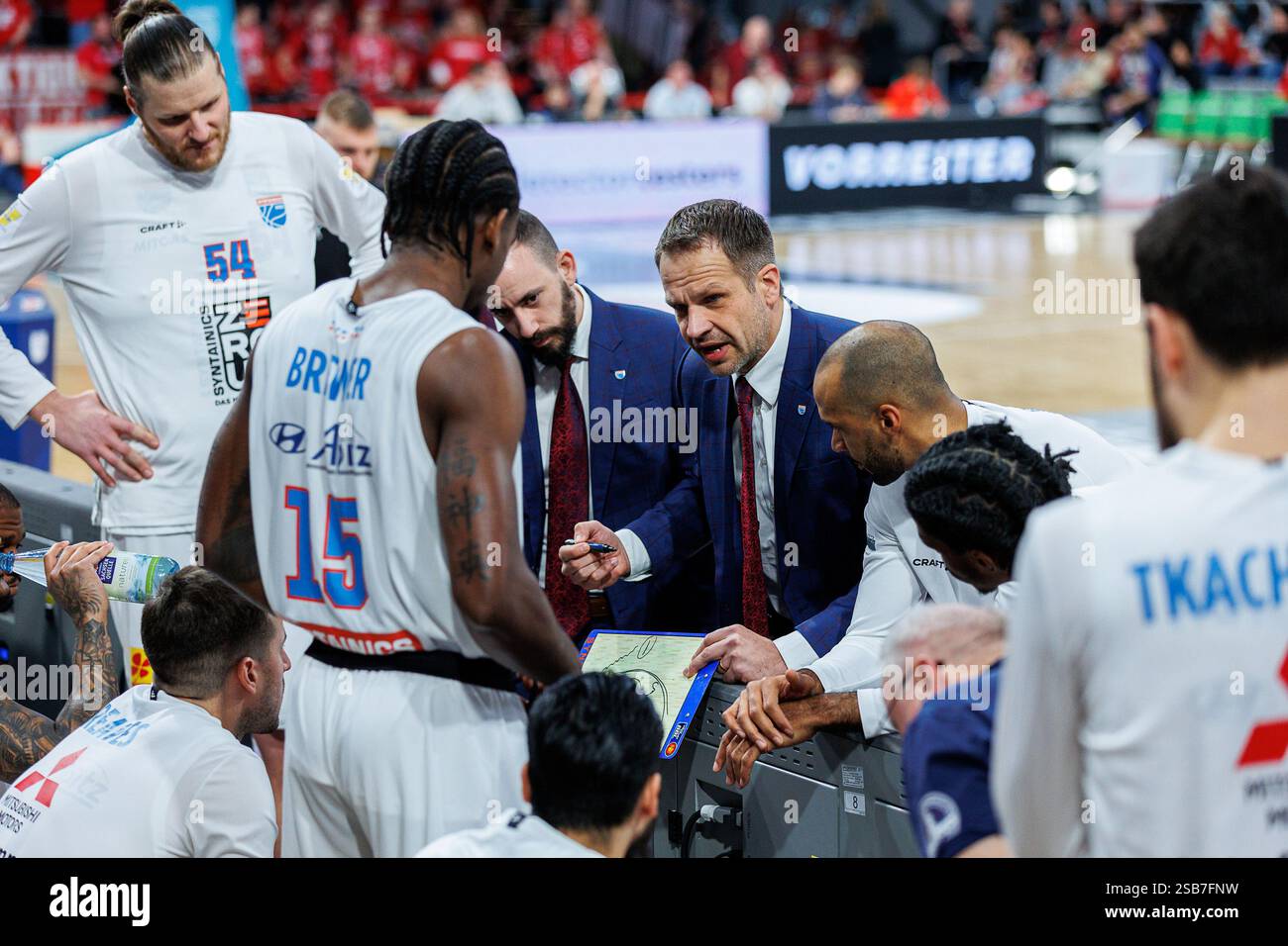 Janis Gailitis (Syntainics MBC, Trainer), Auszeit, Team, Mannschaft ...