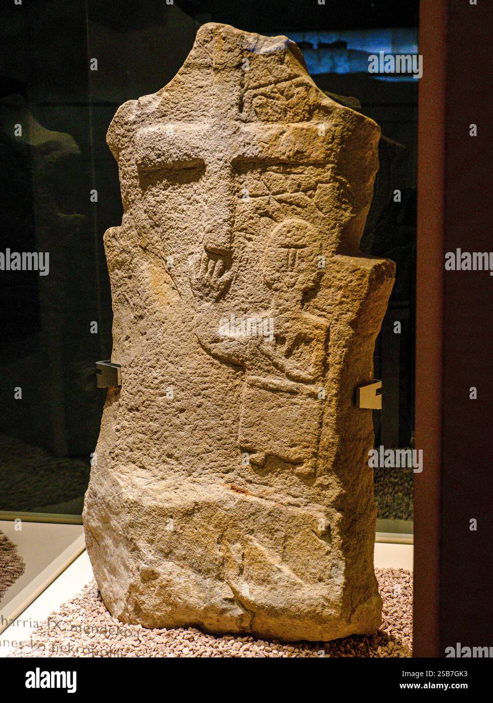 tumba y estela de la necropolis medieval de Ciérvana de Ranes, Zierbena ...