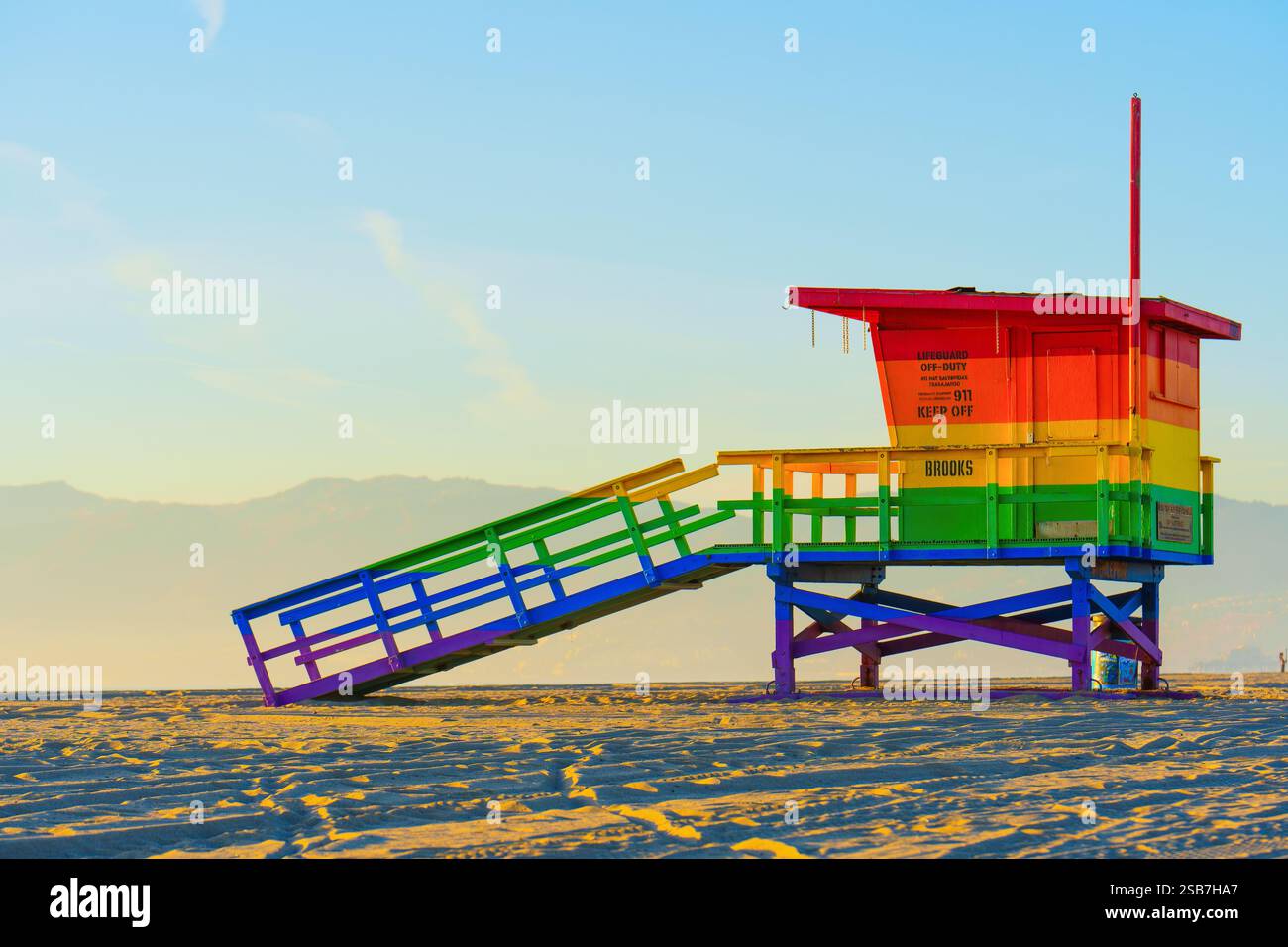 Los Angeles, California - December 18, 2024: Vibrant lifeguard tower ...