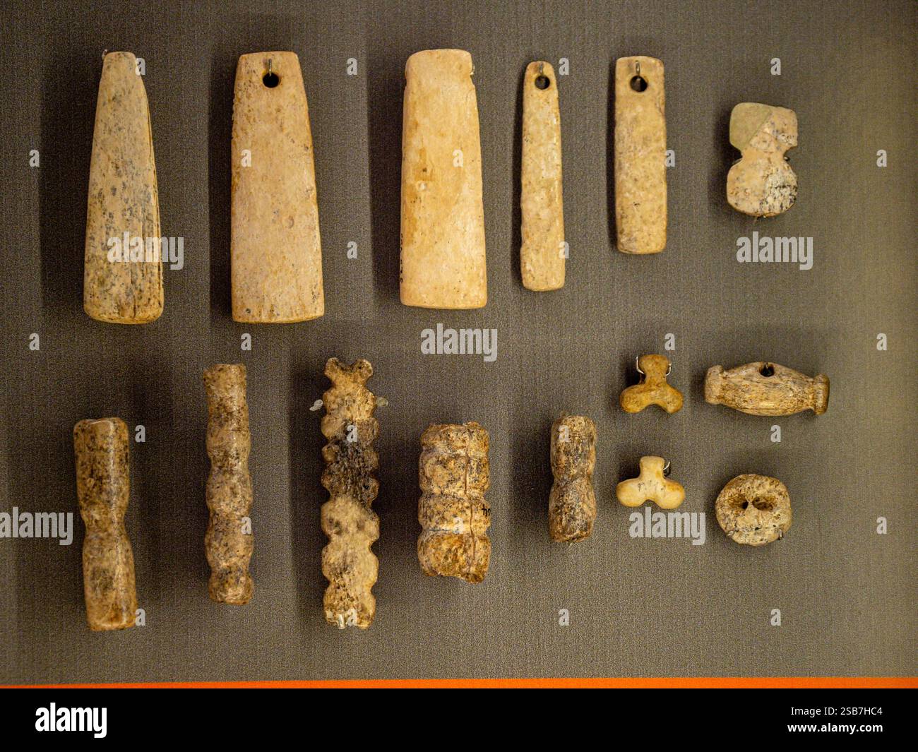 Bone pendants, Kobeaga I cave, Ispaster, Arkeologi Museoa, Aqueologico ...