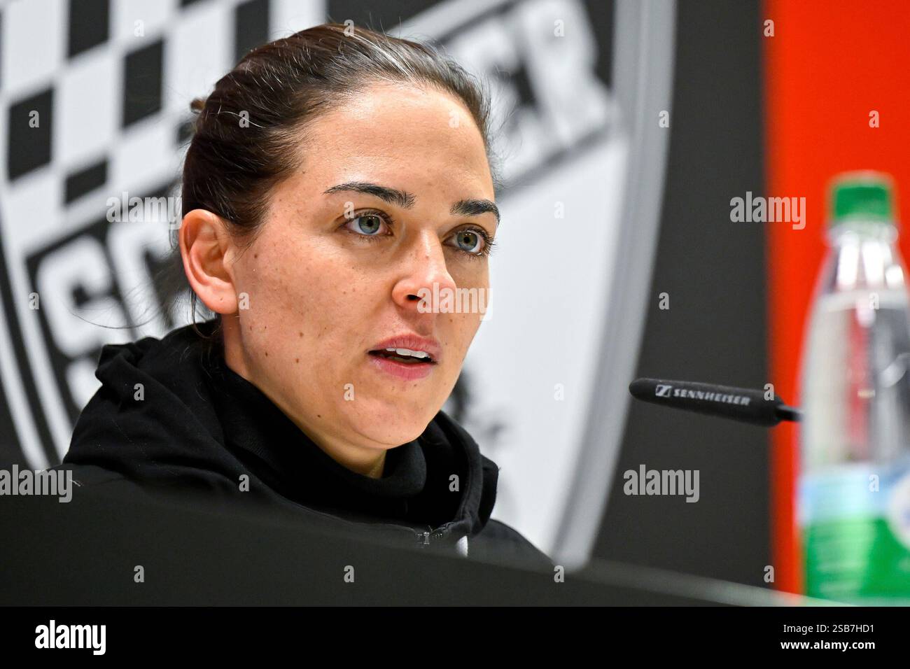 Ingolstadt, Deutschland. 01st Feb, 2025. Trainerin Sabrina Wittmann (FC ...