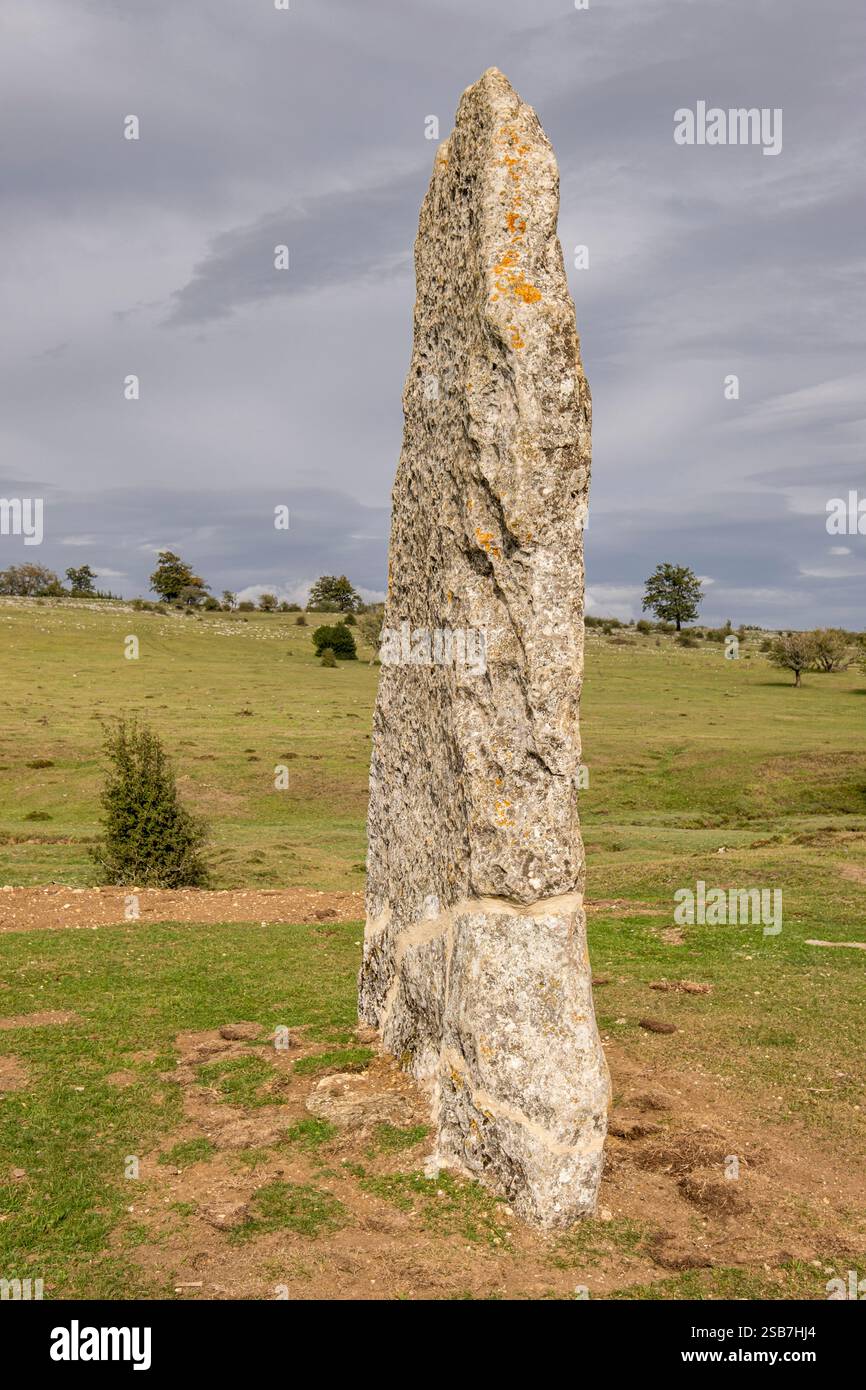 Akarte menhir, Legaire Megalithic Park, Campas de Legaire, Álava ...
