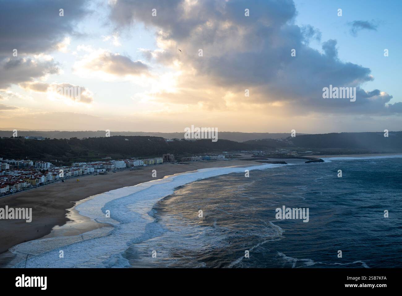 Porto, Portugal. 30th Jan, 2025. A sunrise illuminates Nazaré's south ...