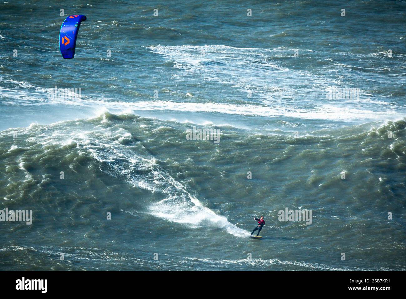 Porto, Portugal. 30th Jan, 2025. A big wave kite surfer James Carew ...