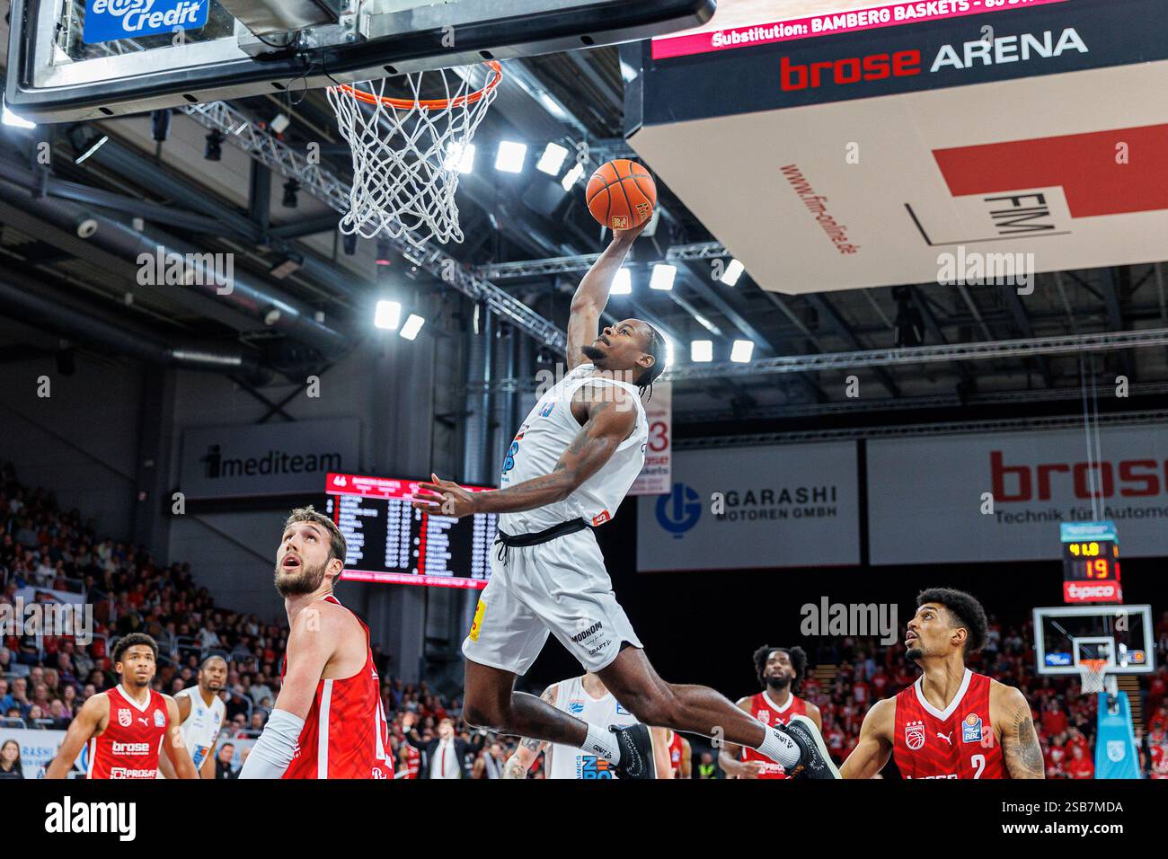 Brandon Horvath (Bamberg Baskets, #12), Ty Brewer (Syntainics MBC, #15), Bamberg Baskets vs ...