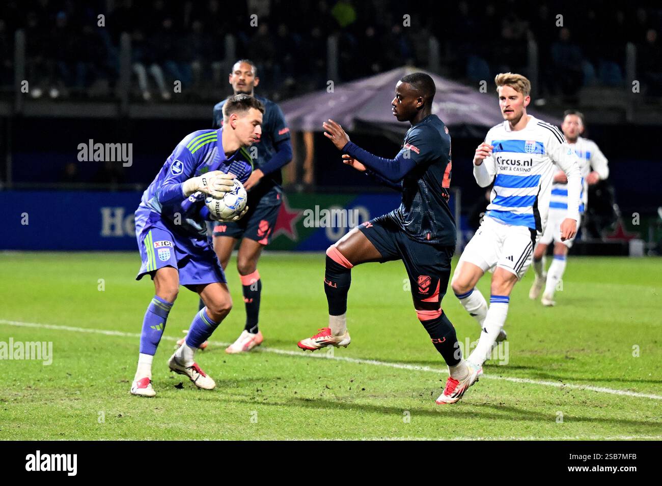 ZWOLLE - (l-r) PEC Zwolle goalkeeper Mike Hauptmeijer, Yoann Cathline ...