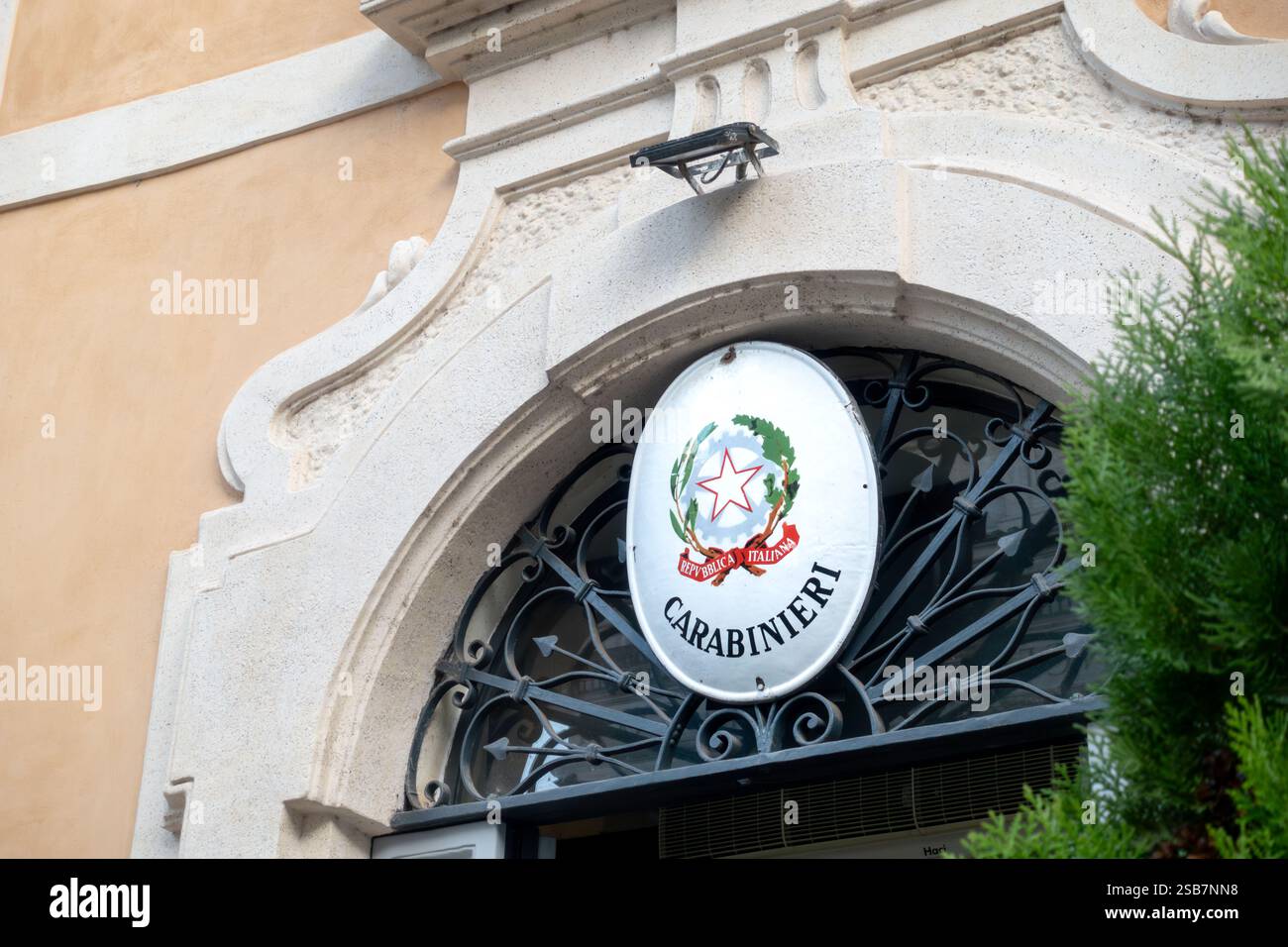 Italian police uniform hi-res stock photography and images - Alamy