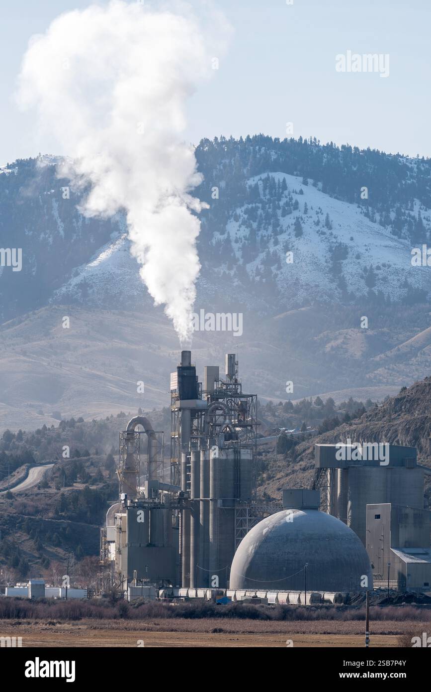 The Ash Grove Cement Plant in Durkee, Oregon Stock Photo - Alamy