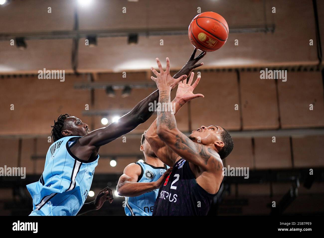 Hamburg, Deutschland. 01st Feb, 2025. Kur Kuath (Veolia Towers Hamburg ...