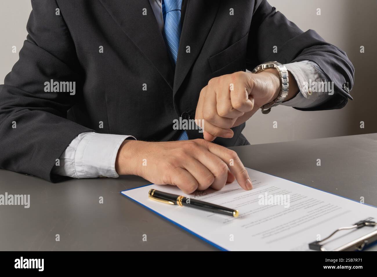 Time sensitive tasks hi-res stock photography and images - Alamy