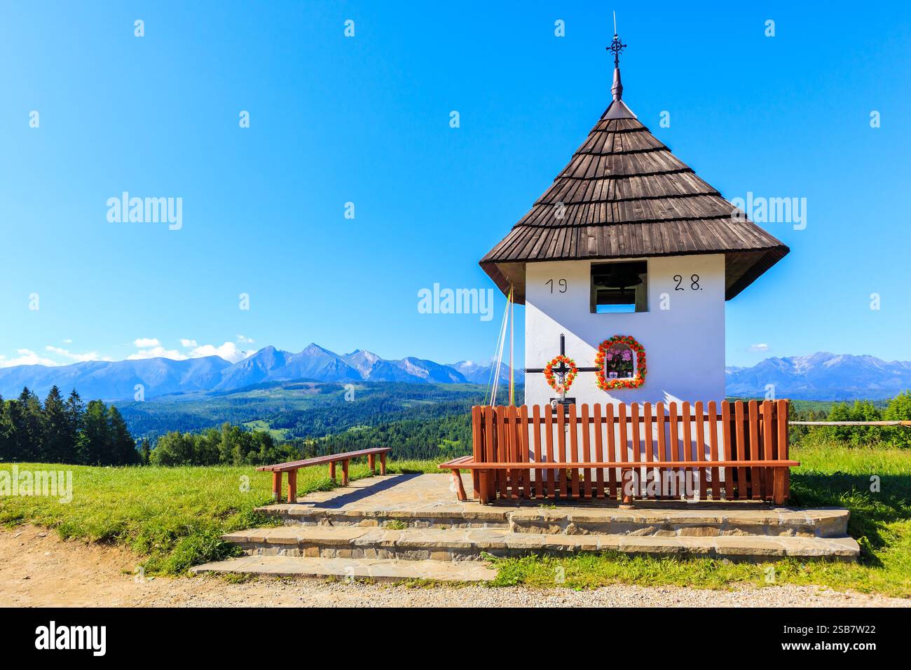 Small chapel at Lapszanka Pass and view of Tatra Mountains panorama on ...