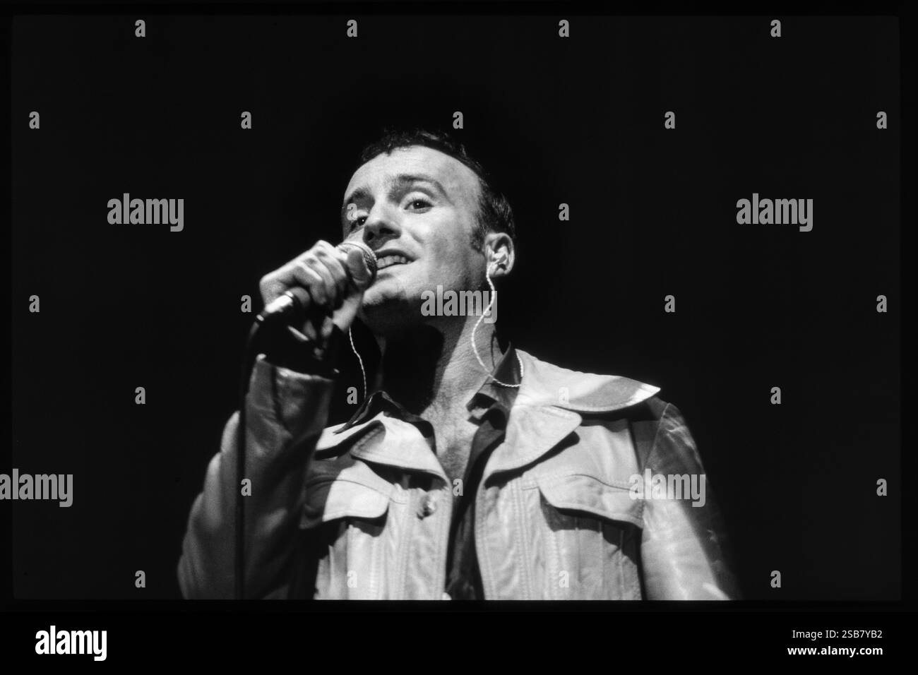 CONNOR REEVES, CONCERT, 1998: Siinger songwriter Connor Reeves playing ...