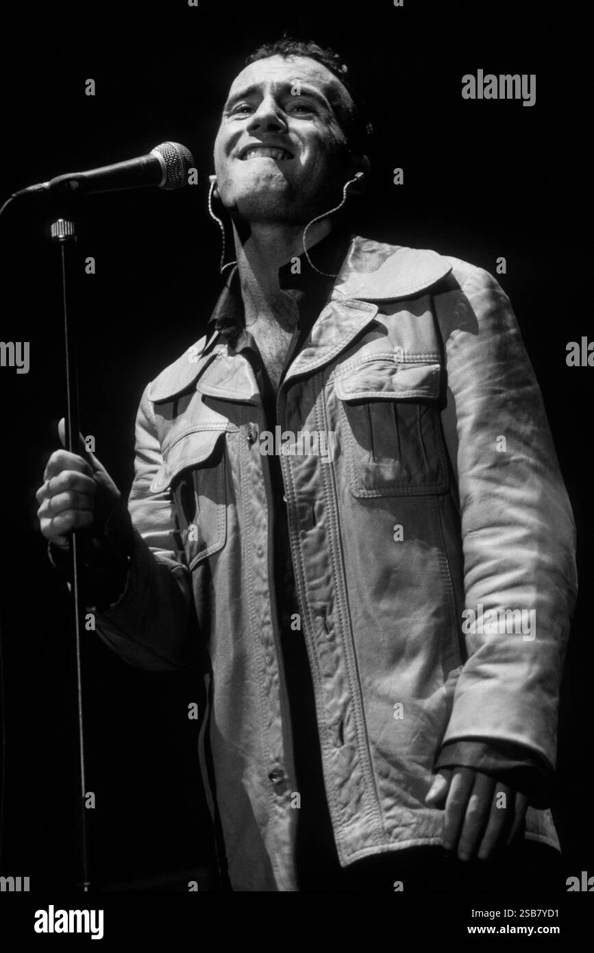 CONNOR REEVES, CONCERT, 1998: Siinger songwriter Connor Reeves playing ...