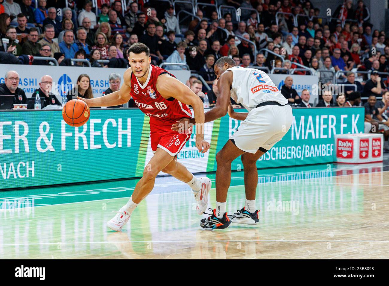 Filip Stanic (Bamberg Baskets, #65), Tyren Johnson (Syntainics MBC, #02 ...