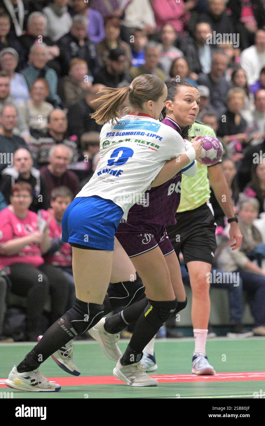 Metzingen, Deutschland. 01st Feb, 2025. Jana Scheib (TusSies Metzingen, #20) gegen Nieke Kuehne ...