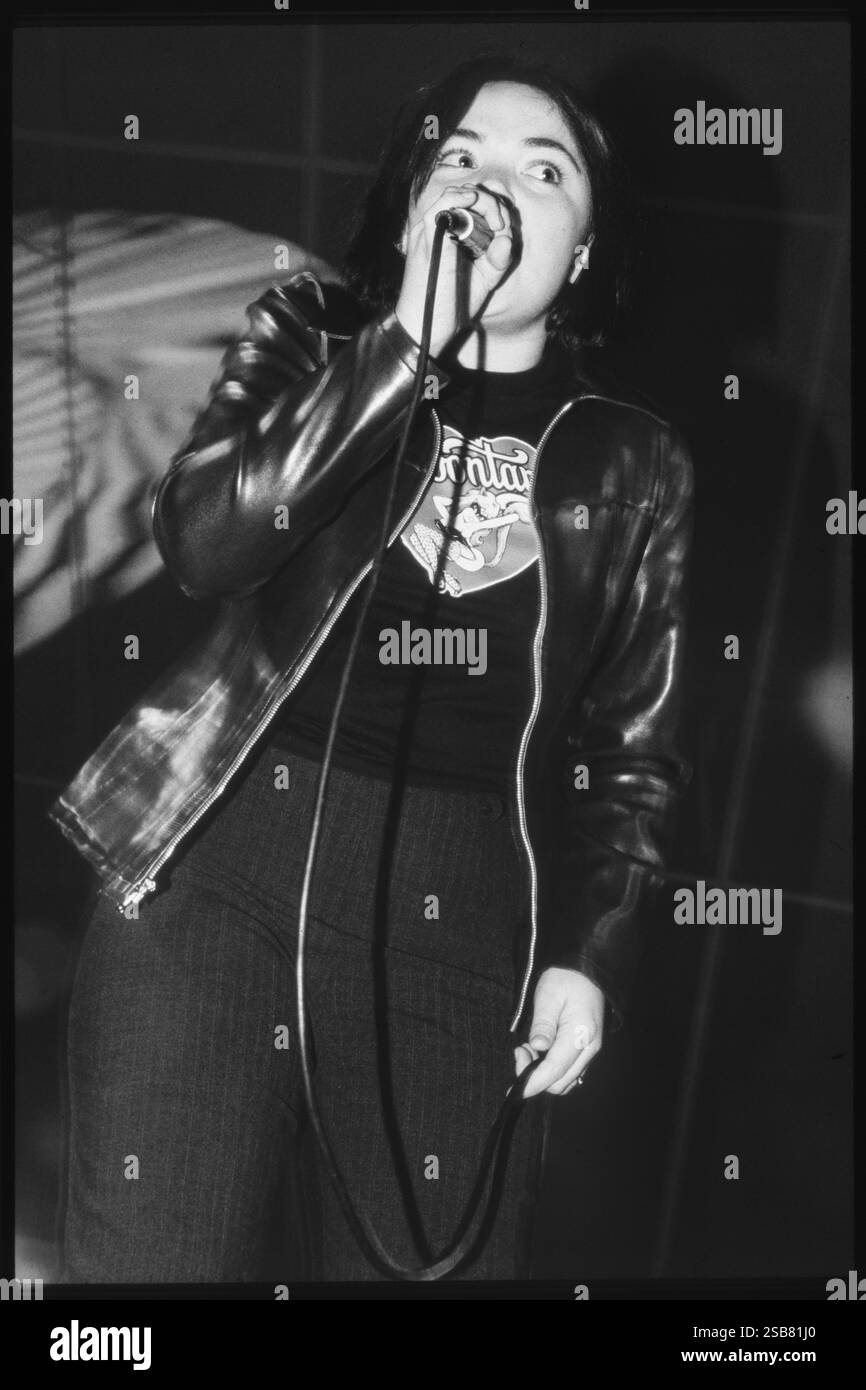 LESLEY RANKINE, RUBY, 1996: Lesley Rankine from the Scottish band Ruby ...