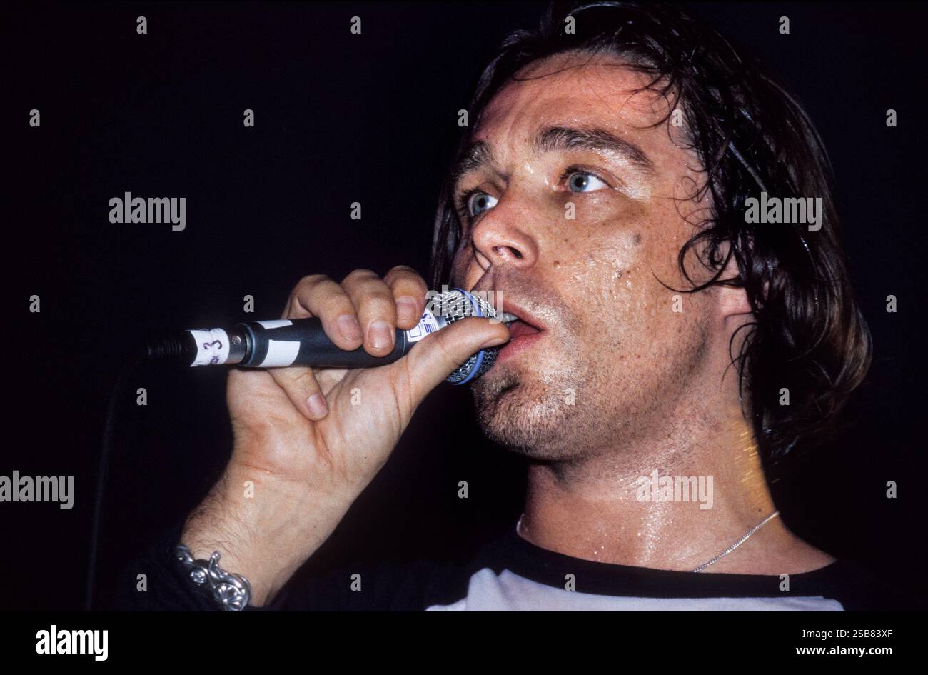 STROKE, READING FESTIVAL, 1998: Jason Kelly from the British band ...