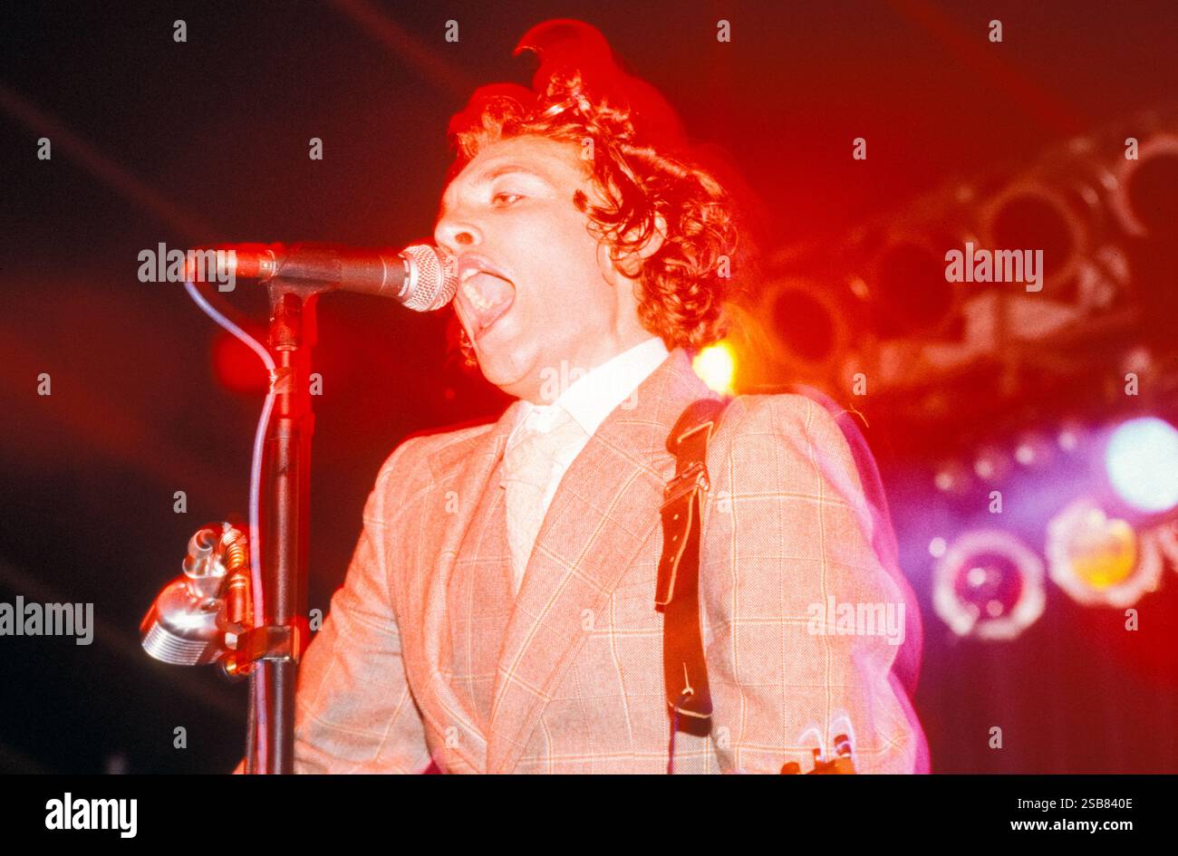 SUBCIRCUS, READING FESTIVAL, 1997: Peter Bradley from the band ...