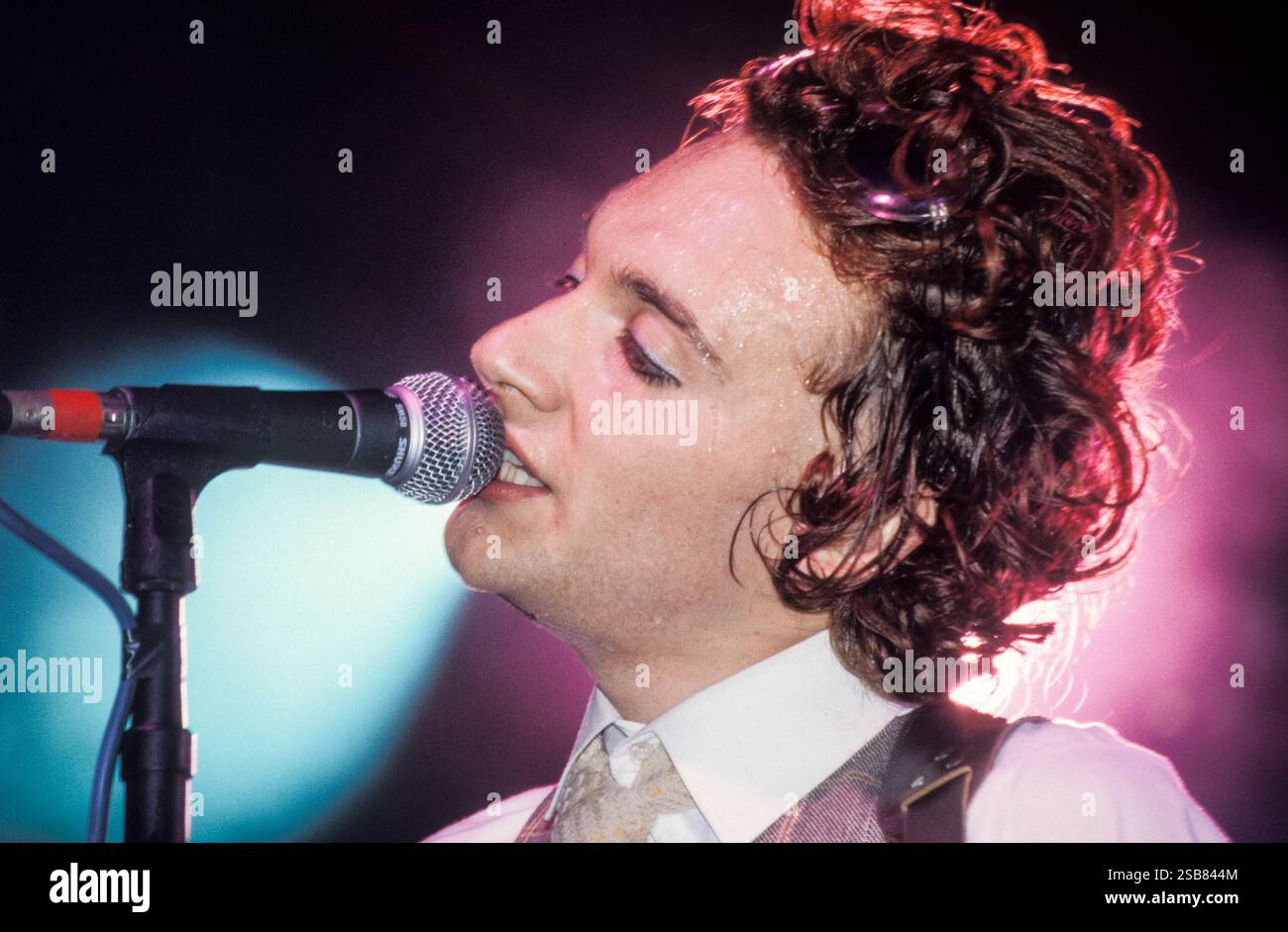 SUBCIRCUS, READING FESTIVAL, 1997: Peter Bradley from the band ...