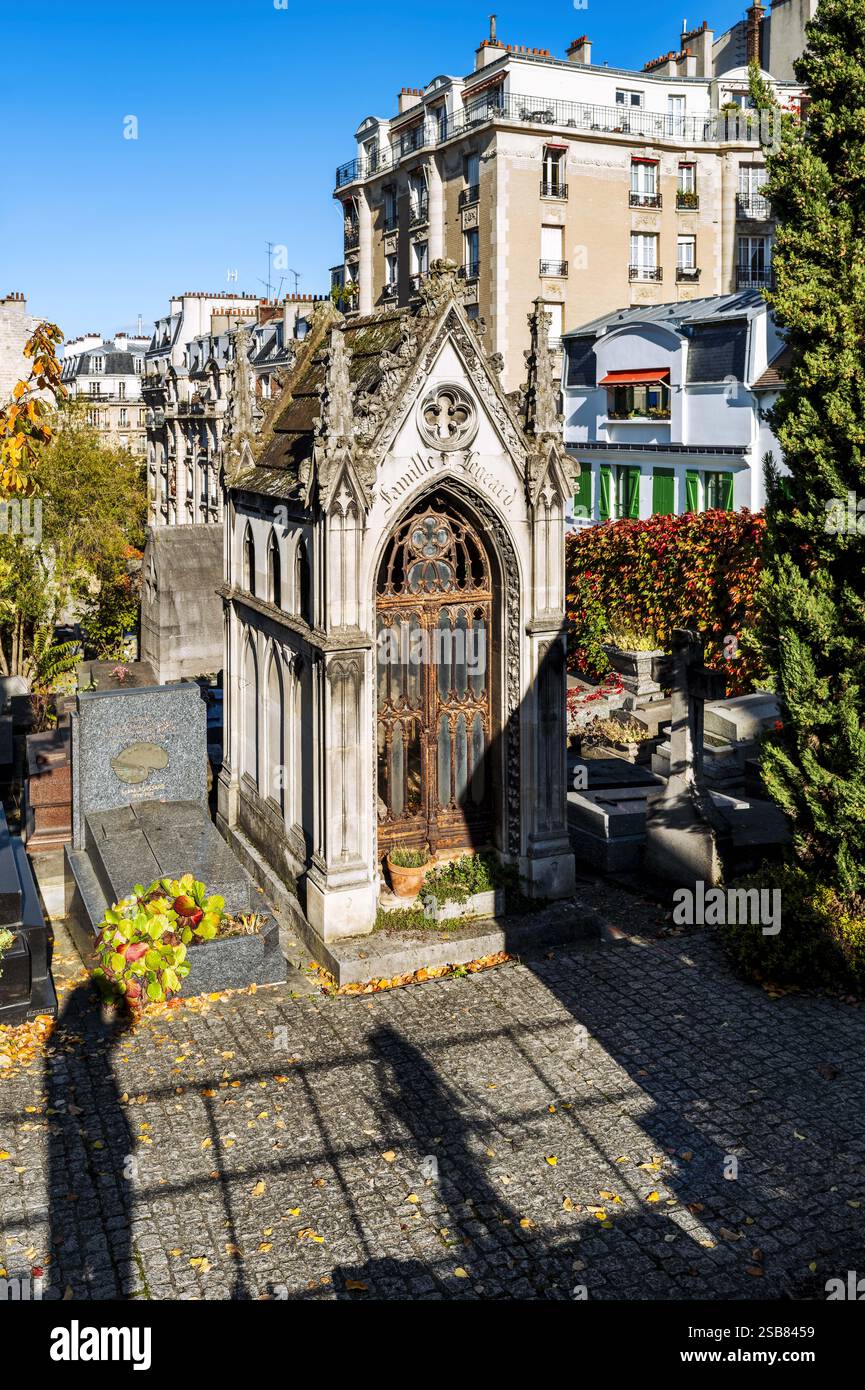 FRANCE. PARIS (75) 18TH DISTRICT. THE TOMBS OF SAINT-VINCENT CEMETERY ...