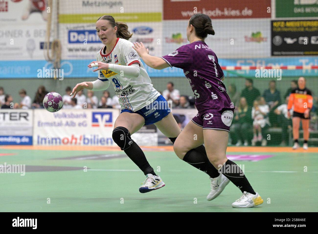 Nieke Kuehne (HSG Blomberg-Lippe, #9) gegen Sabrina Troester (TusSies ...